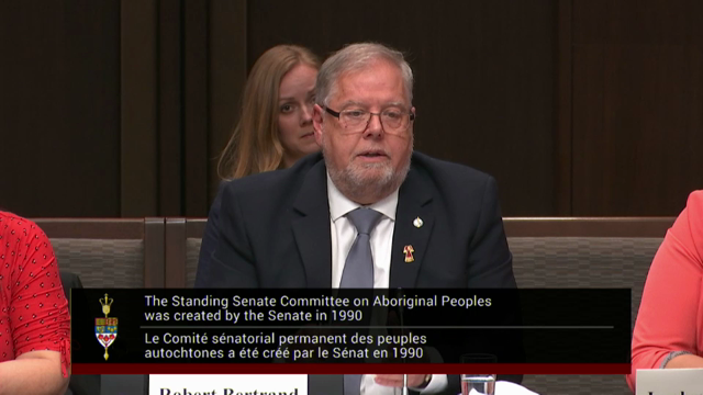 Services à l’enf. pour les familles autoch. vivant hors-rés. : Robert ...