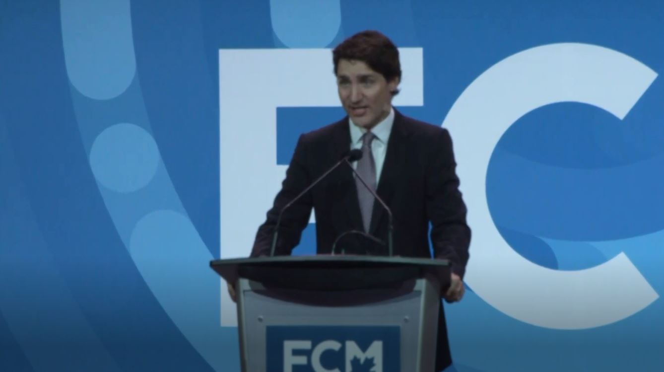 Conf. de la FCM : discours du PM Trudeau devant les dirigeants ...