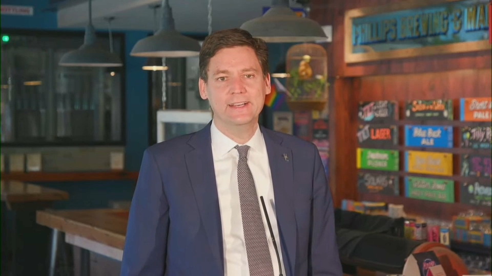 Le PM de la C.-B., David Eby, fait le point sur la riposte aux tarifs ...